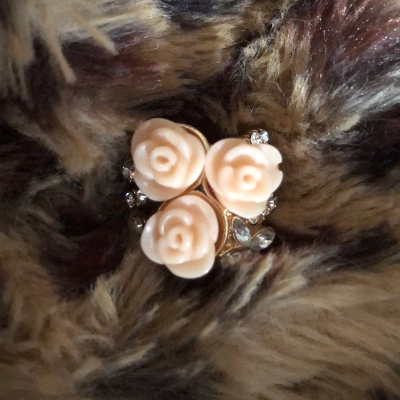 Jewelry | Light Pink Raised Triple Flowers Set With Small Crystals In ...